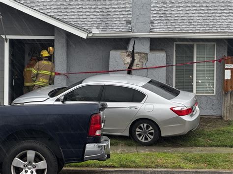 Car Crashes Into Visalia Home After Driver Loses Control Cbs47 And