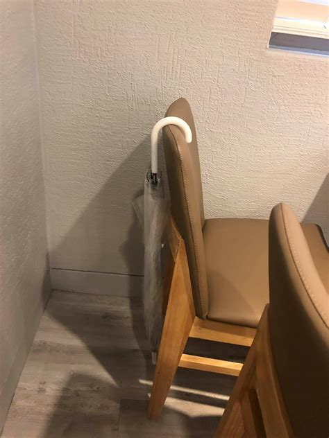 부산대생자대 대신전해드립니다 카페블루포트 구석자리에 우산놔두고가신분 찾으러 오라고 올려주세요 ㅎㅎ