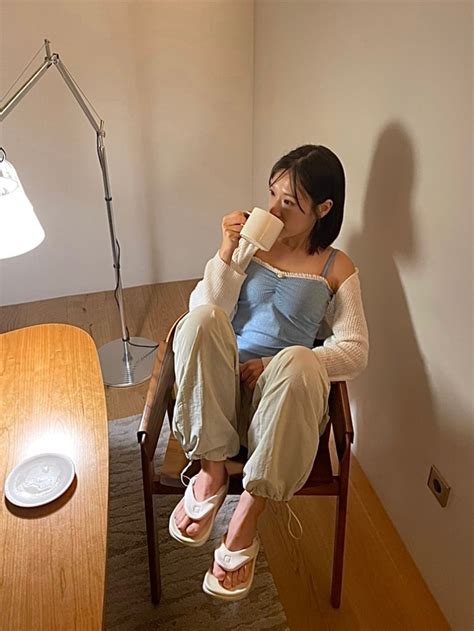 어랜 Aaran 슬리브리스 탑 8월의 바캉스룩 여름 민소매 코디 네이버 블로그