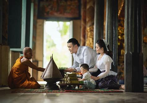 ឱកាសភ្ជុំបិណ្ឌមកមើលឈុតដ៏ស្រស់ស្អាតរបស់តារាចម្រៀងស្រីល្បីឈ្មោះទាំង៤ដួង សារព័ត៌មាន នគរវត្ត