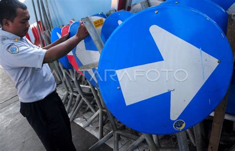Persiapan Rambu Pantura Antara Foto