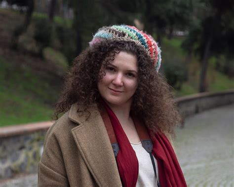 15 Curly Hairstyles For Overweight Women That Definitely Work