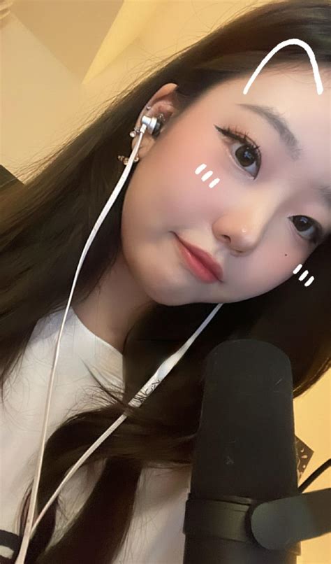 Jessica Is Live Right Now And Looking So Pretty Like Always 😊 R