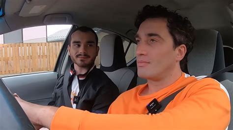 ვიდეო პაატა თედიაშვილი თავის ჰიტს მანქანაში ასრულებს რადიო ფორტუნა Fortuna Ge