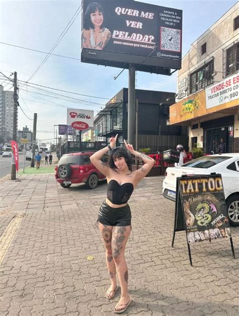 Outdoor com QR Code para acesso a nudes causa polêmica Quer me ver pelada Planeta Folha