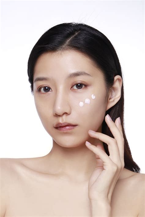 护肤美妆化妆品产品模特使用前后对比效果图白底图 Uvision摄影 站酷zcool