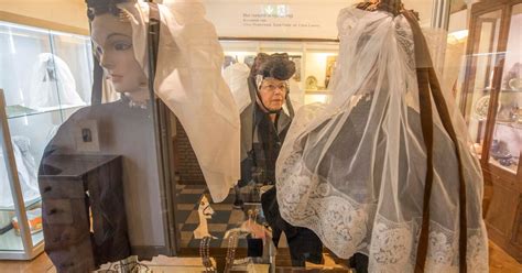 Naar Streekdrachtendag Ga Je Niet Zomaar Even Mijn Vrouw Is Om Uur