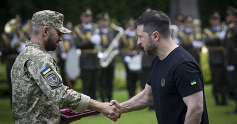 Зеленський вручив державні нагороди військовим Цензор НЕТ