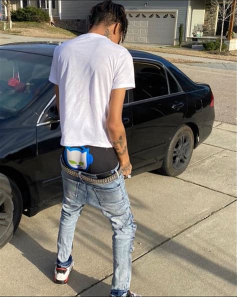 Pin By Rod1231 On Saggers Sagging Pants Men In Tight Pants Black