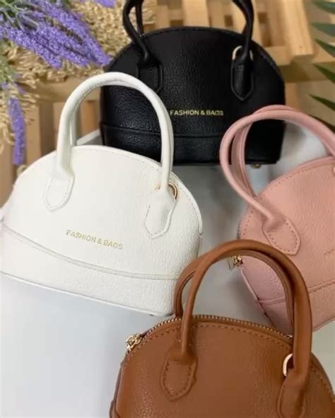 МАГАЗИН ДИТЯЧОГО ОДЯГУ І ДИТЯЧЕ ВЗУТТЯ В наявності гарненька стильна сумочка 👝 Підкреслить