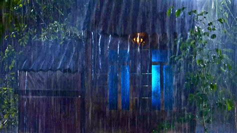 편안한 숙면을 위한 비와 뇌우 오래된 지붕에 폭우가 내리고 밤에는 강한 천둥 Youtube