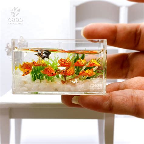 ของจิ๋ว ตู้ปลามงคล ปลาทอง หินสีขาว เสริมฮวงจุ้ยโชคลาภ ร่ำรวยเงินทอง ปลาทอง 9 ตัว ตู้ปลาทองจิ๋ว