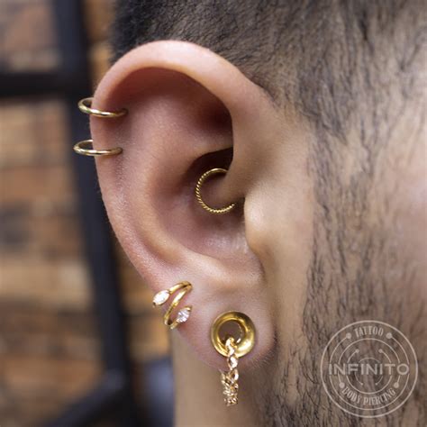 Side Labret Infinito Piercing