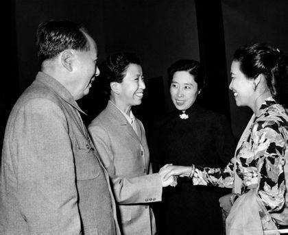 王光美珍贵的照片 年轻时光彩照人 最后一张感人至深王光美刘少奇理工科新浪新闻
