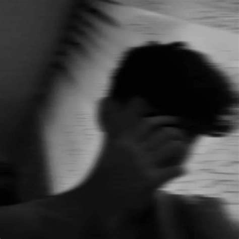 মনে রাইখো মানুষ হারালে মানুষ পাইবা কিন্তু আগের সেই মানুষটারে পাইবা না