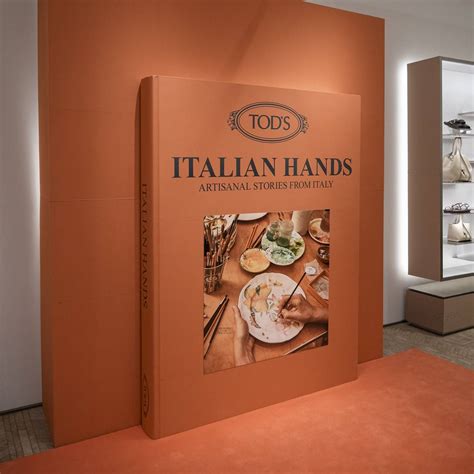 Tods Italian Hands Il Libro Che Celebra Il Gommino Globestyles