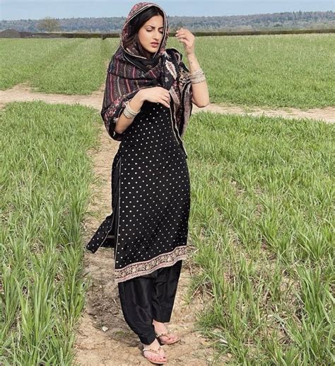 Jasneet Kooner Feet 31 Photos