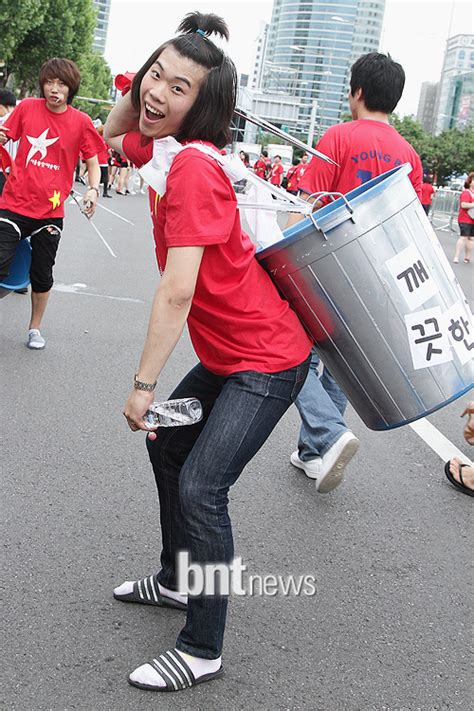 포토 월드컵 거리응원 쓰레기는 쓰레기통에~ Bnt뉴스