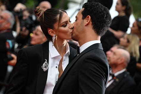 Iris Mittenaere annonce ses fiançailles sur Instagram