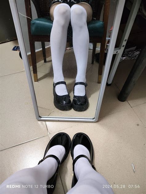 丝袜，玛丽珍鞋 知乎