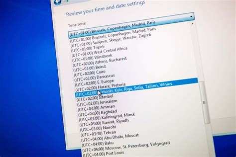 如何更改 Outlook 中的时区和语言