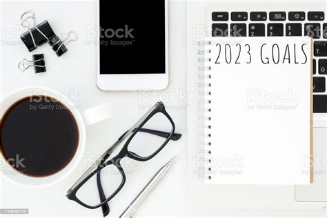 2023 목표 텍스트가있는 노트북은 새해 결의안과 계획을 적용하기 위해 텍스트로 제공됩니다 0명에 대한 스톡 사진 및 기타 이미지 Istock