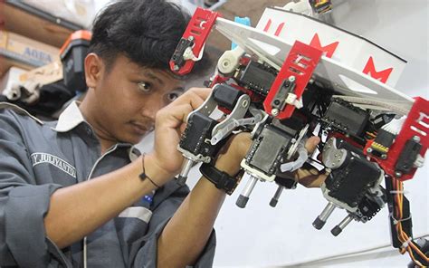 Keren Santri Asal Tangerang Buat Robot Pengangkut Hasil Panen