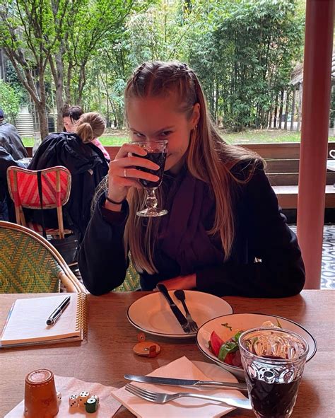 ფოტოები „ულამაზესი გოგო თბილისში“ ნიკოლოზ ბასილაშვილის შეყვარებული თბილისში იმყოფება