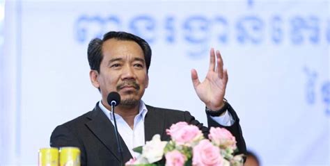 ប្រធាន សិទ្ធិ មនុស្ស កម្ពុជា ៖ នឹកកូនពេក សុំ Visa អាមេរិក ពីមុន សុំបានៗ ឥឡូវ គ្មាន ដំណឹង សិទ្ធិ