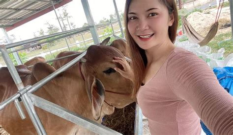 รวมรูปภาพของ สาวโชว์ความเรียบง่ายของบ้านสวนบนพื้นที่ 1 ไร่ พร้อมกับเลี้ยงวัว 6 ตัว ความสุขง่ายๆ