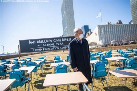 Боловсролын байгууллагын хэсэгчилсэн хөл хорионоос болж дэлхий даяар