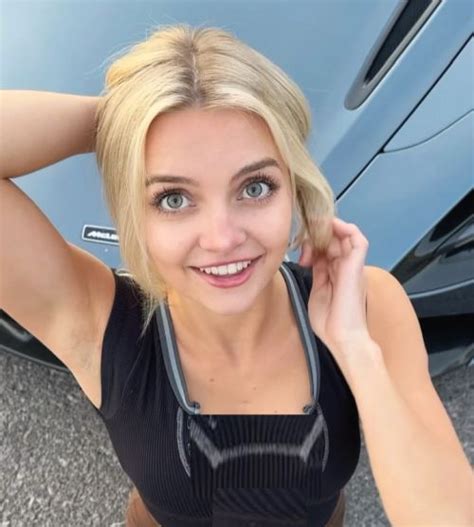 Gabriela Sniadowski Trippiebri The Daily Biography Facebook