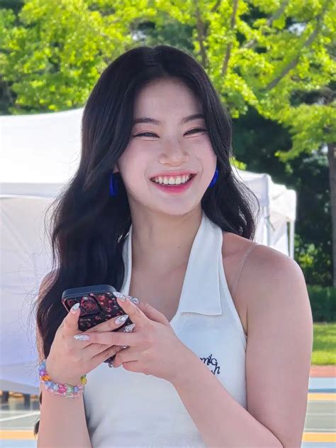 환하게 웃는 아이사😆🩵 팬플러스 커뮤니티