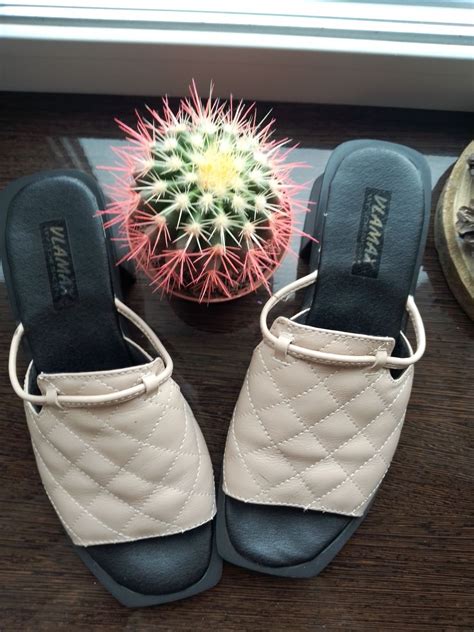 Літнє жіноче взуття Мюлі Сабо Шльопки на каблуку Босоніжки 1 200 грн Босоніжки Коростишів