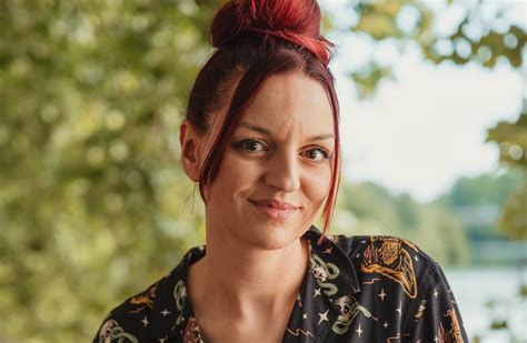 Lhumoriste Laura Calu De Passage En Haute Loire Avec Son Spectacle