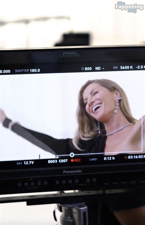 Gisele Bundchen Looks Sexy In Vivaras New Holiday Jewelry Campaign Photos Pinayflixx Mega