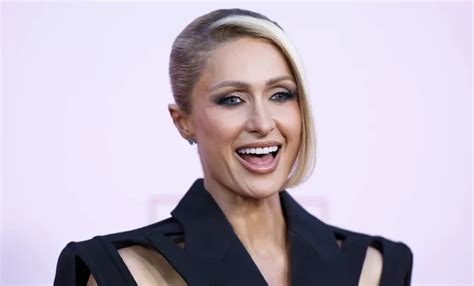 Paris Hilton Zbulon Për Herë Të Parë Portretin Syri Lajmi I Fundit