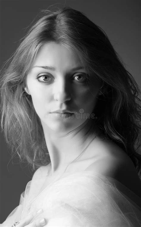 Junge Leidenschaftliche Umarmende Paare Stockbild Bild Von Sexuell Leidenschaftlich