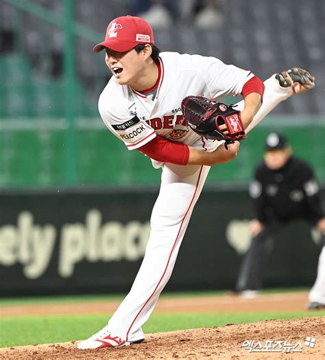 마운드에 오른 최민준 포토 네이트 스포츠
