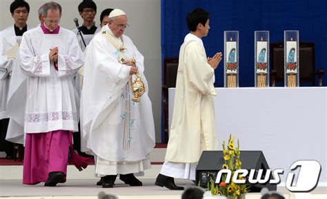 프란치스코 교황 성모승천대축일 미사 집전 뉴스1