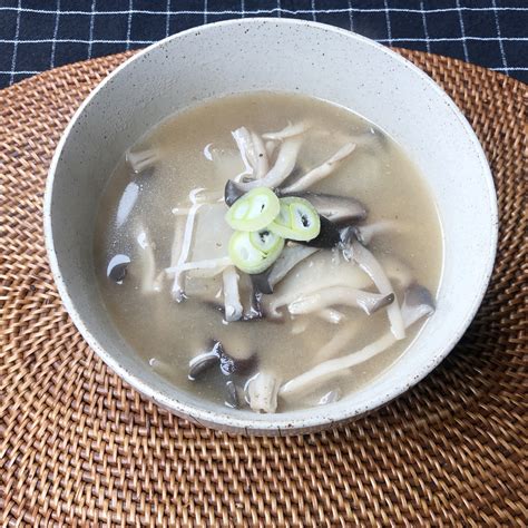 버섯들깨국 바쁜 아침 구수하고 간단하게 끓이기 좋은 국요리 유아식 아침 메뉴 버섯들깨탕 버섯들깨국 바쁜 아침 구수하고 간단하게 끓이기 좋은 국요리 유아식 아침 메뉴 버섯들깨탕