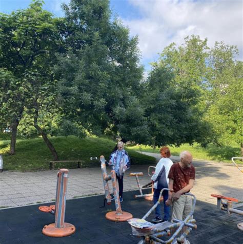 Жена отправи грозни обиди към дете със специални нужди налетя на бой и на майка му Видео За