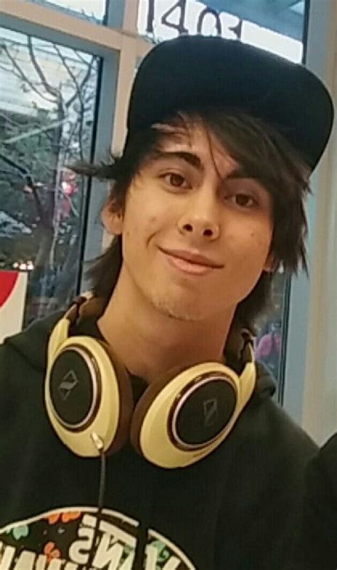 Calvin Lee Vail Leafyishere Pose Leafyishere Hair White Man