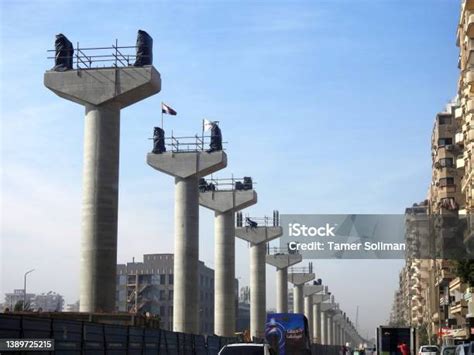 이집트 모노레일 건설 현장에서 카이로 모노레일 수송 시스템의 강철 및 콘크리트 원형 기둥 0명에 대한 스톡 사진 및 기타 이미지 0명 강철 개념 Istock