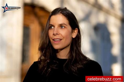 Raphaële Marchal Enceinte Une Étoile De La Scène Française Rayonnante