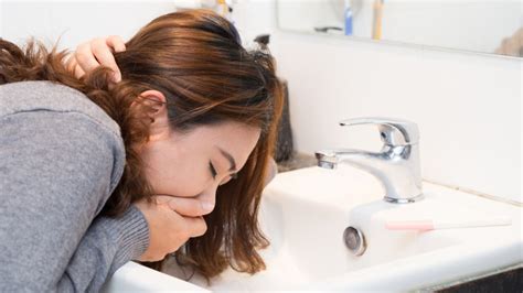 Ibu Hamil Mual Dan Muntah Saat Puasa Batal Enggak Ya Kumparan Com