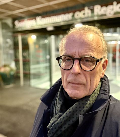 Det är Dagar Och Stunder Som Dessa Vi Måste Hålla Ihop Stödja Och