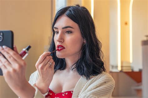 Pecinta Riasan Bold Merapat Begini Tutorial Latina Make Up Yang Lagi Hits