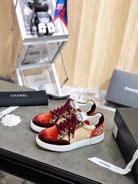 Кросівки — ціна 2600 грн у каталозі Кросівки Купити жіночі речі за доступною ціною на Шафі