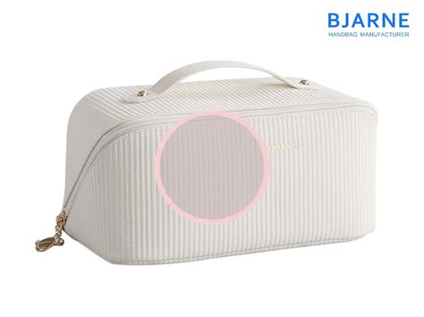 Custom Parallelle Cosmetic Bag On Vimeo